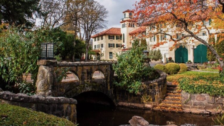 Haunted Oregon Coast Places: Ghosts, Haunted Hotels and More